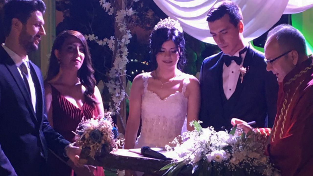 Ceren Merve ve Övgü mutluluğa imza attı - Sektör Gazetesi - Manisa'nın ...