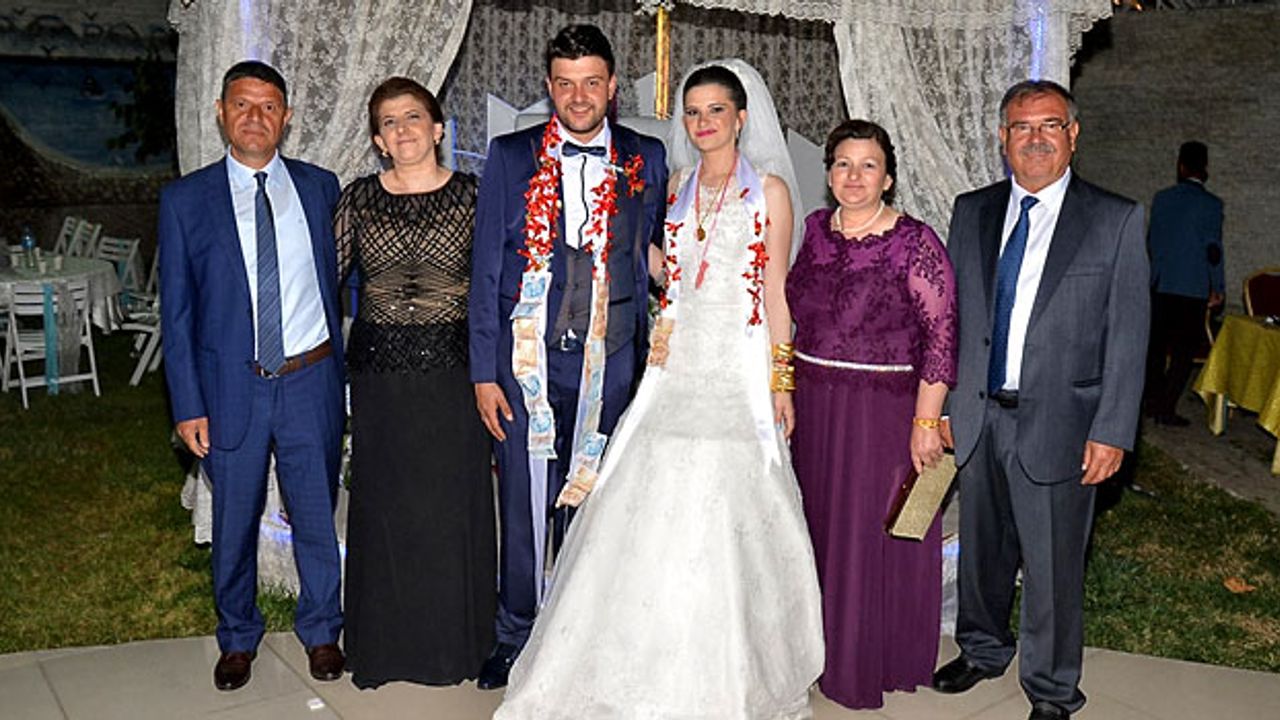 Uygun ailesinin mutlu günü - Sektör Gazetesi - Manisa'nın En Büyük Gazetesi